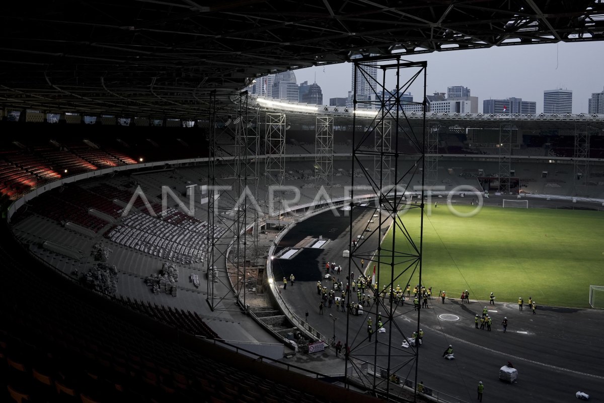 PERKEMBANGAN RENOVASI STADION GBK ANTARA Foto