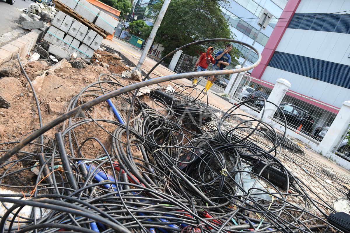 Kabel Optik Semrawut Antara Foto