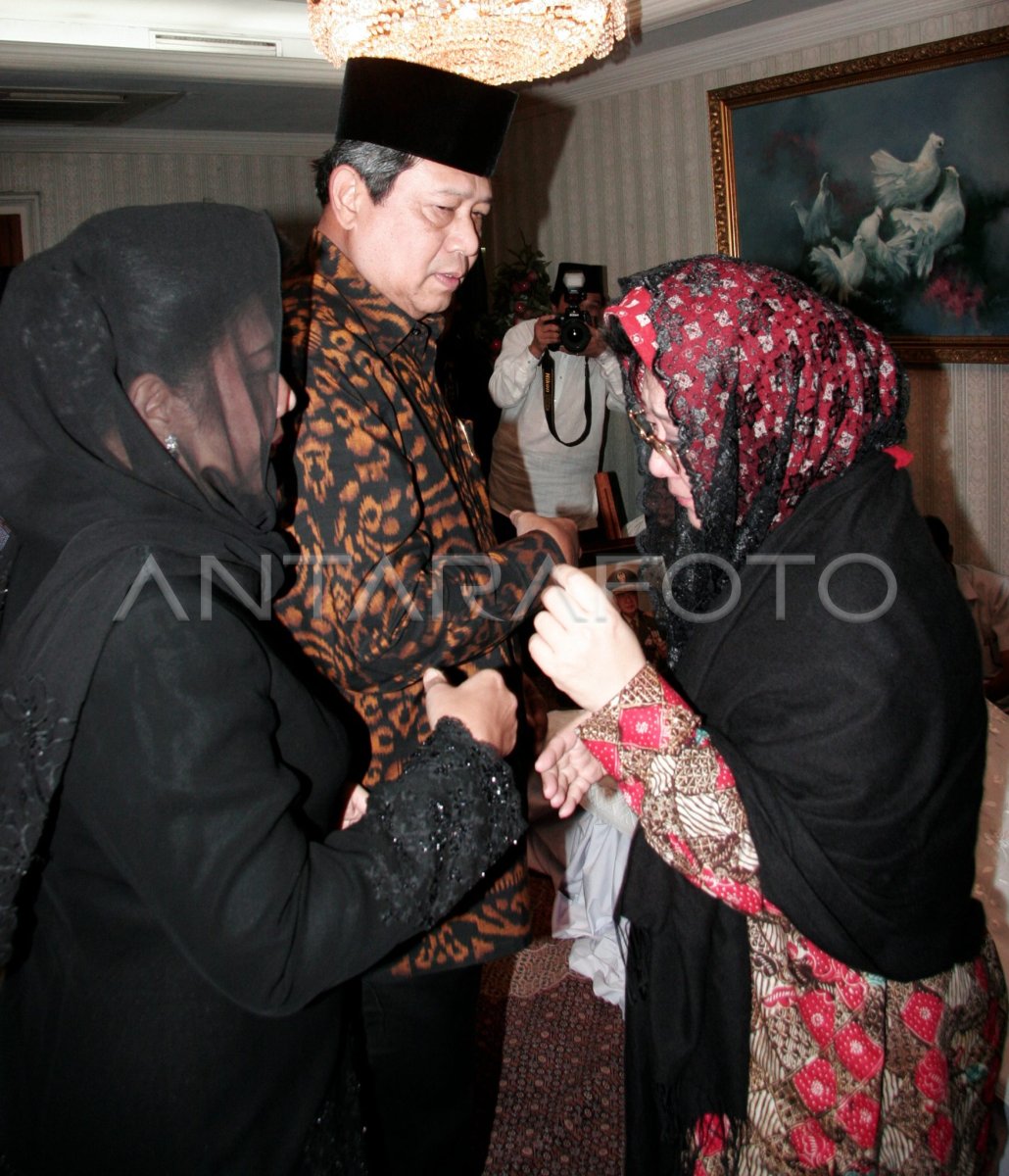 PRESIDEN SBY - SOEHARTO | ANTARA Foto PRESIDEN SBY - SOEHARTO | ANTARA Foto