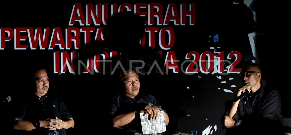 PELUNCURAN BUKU FOTOGRAFI | ANTARA Foto