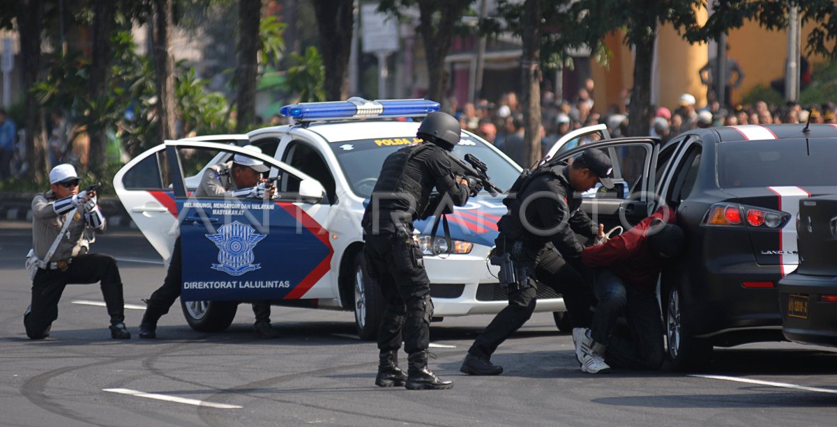 SIMULASI PENGAMANAN PEMILU | ANTARA Foto