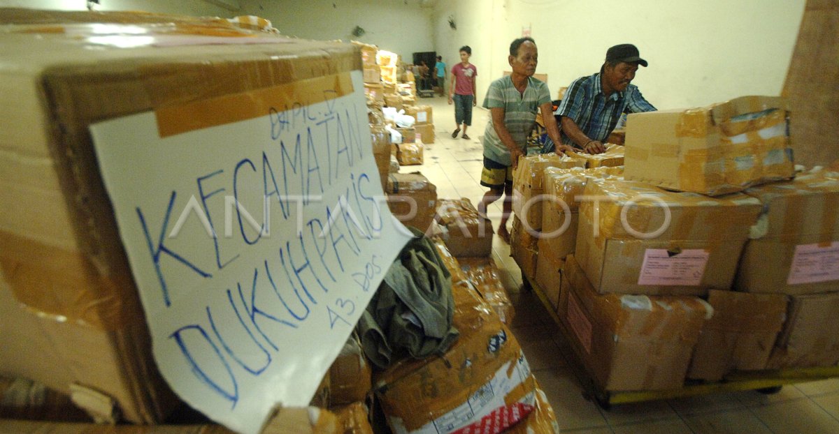 DISTRIBUSI SURAT SUARA | ANTARA Foto DISTRIBUSI SURAT SUARA | ANTARA Foto