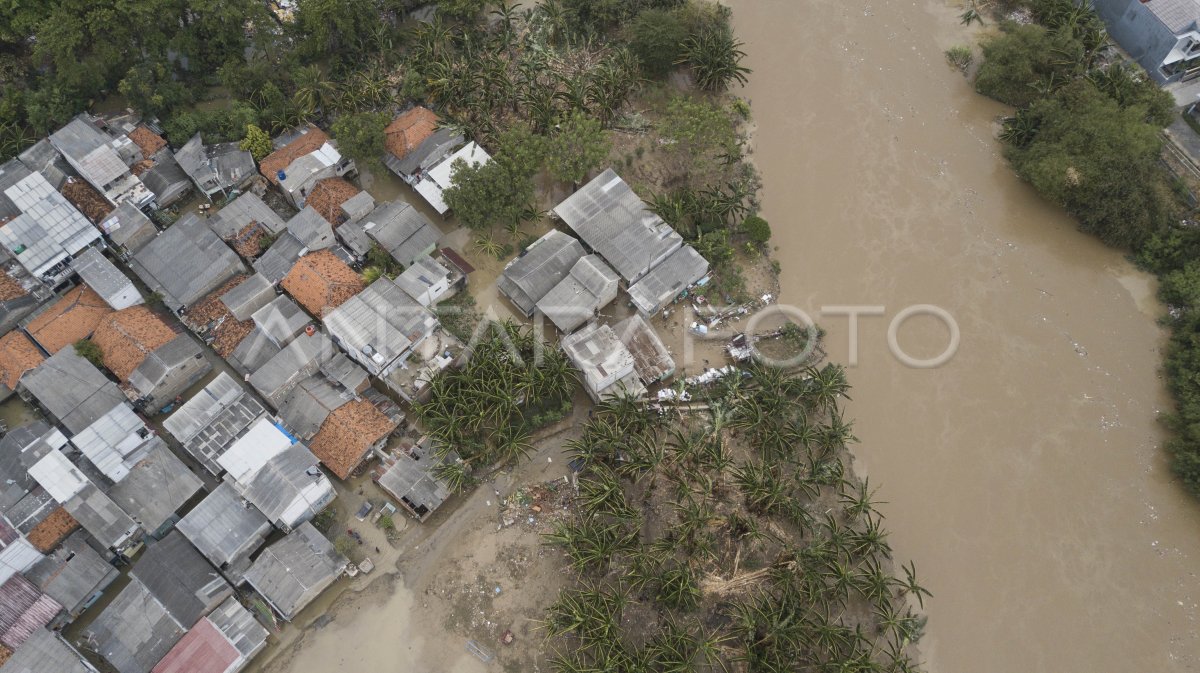 Banjir akibat luapan Kali Bekasi | ANTARA Foto