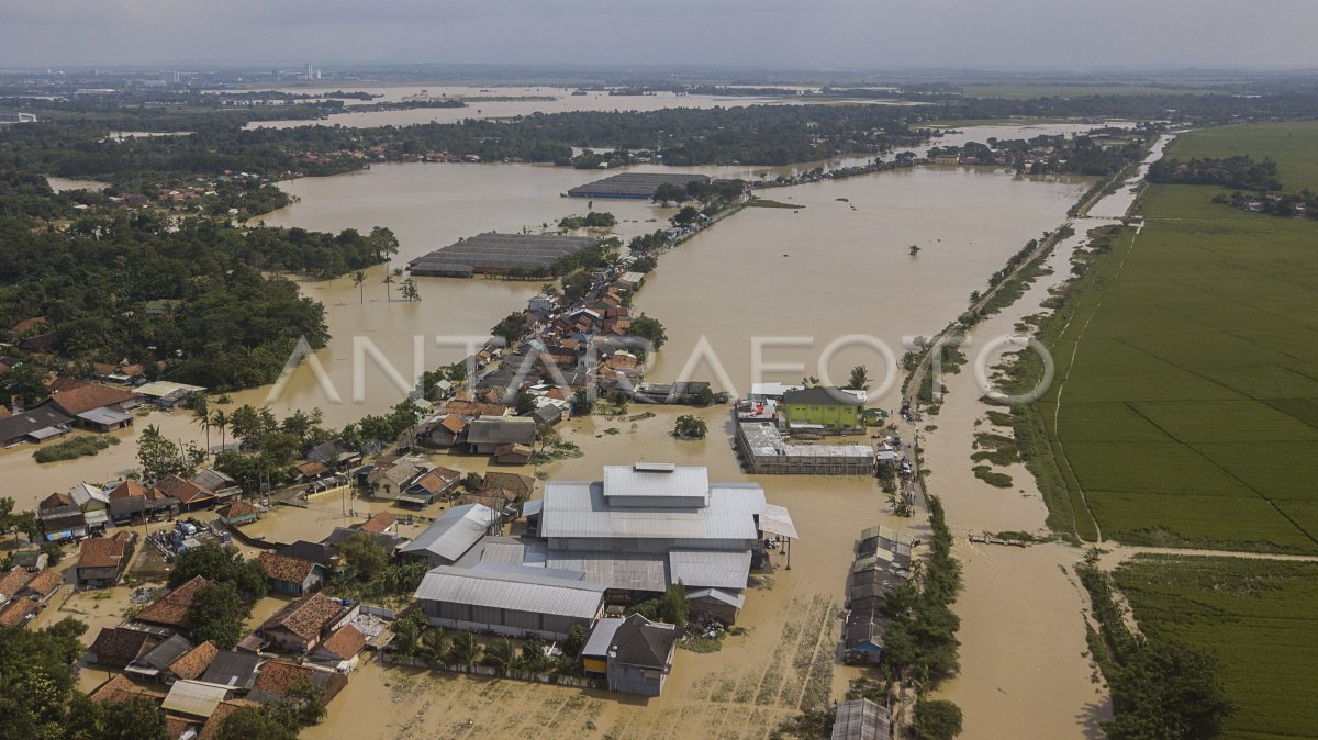12 KECAMATAN DI KABUPATEN BEKASI BANJIR | ANTARA Foto