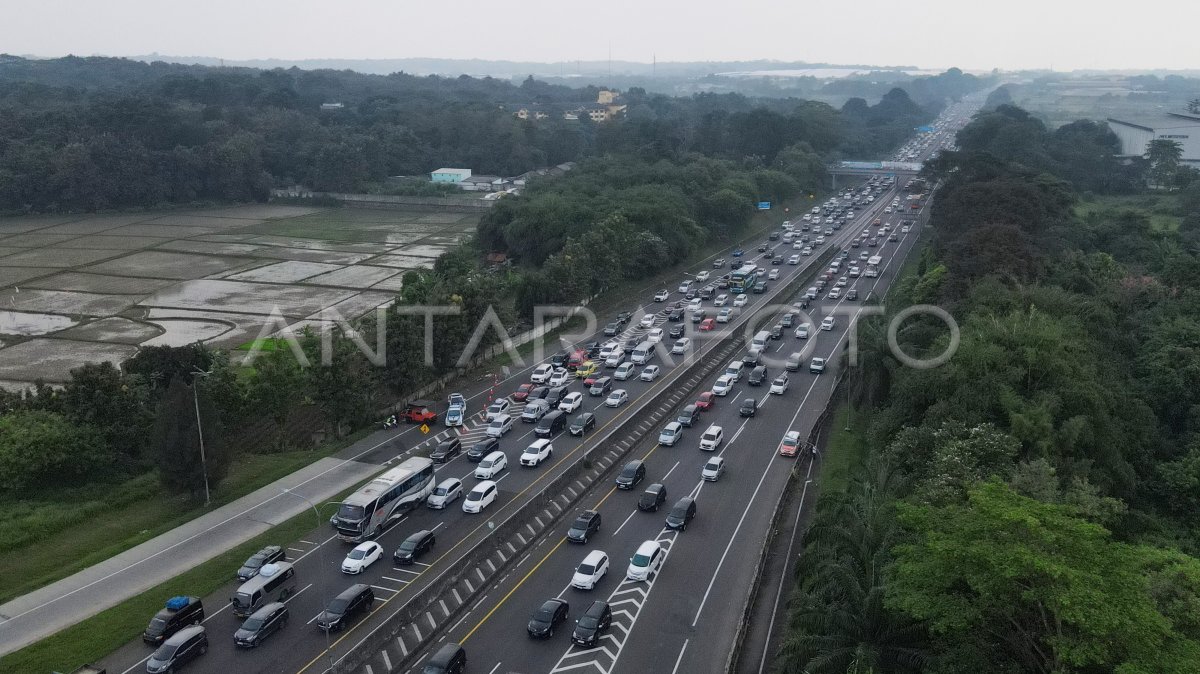 PENERAPAN SATU ARAH DI CIKAMPEK UTAMA DIPERPANJANG | ANTARA Foto PENERAPAN SATU ARAH DI CIKAMPEK UTAMA DIPERPANJANG | ANTARA Foto