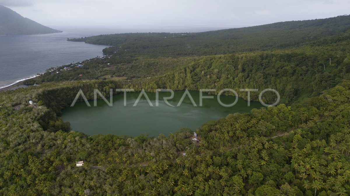Pembenahan kawasan wisata Danau Tolire di Ternate | ANTARA Foto