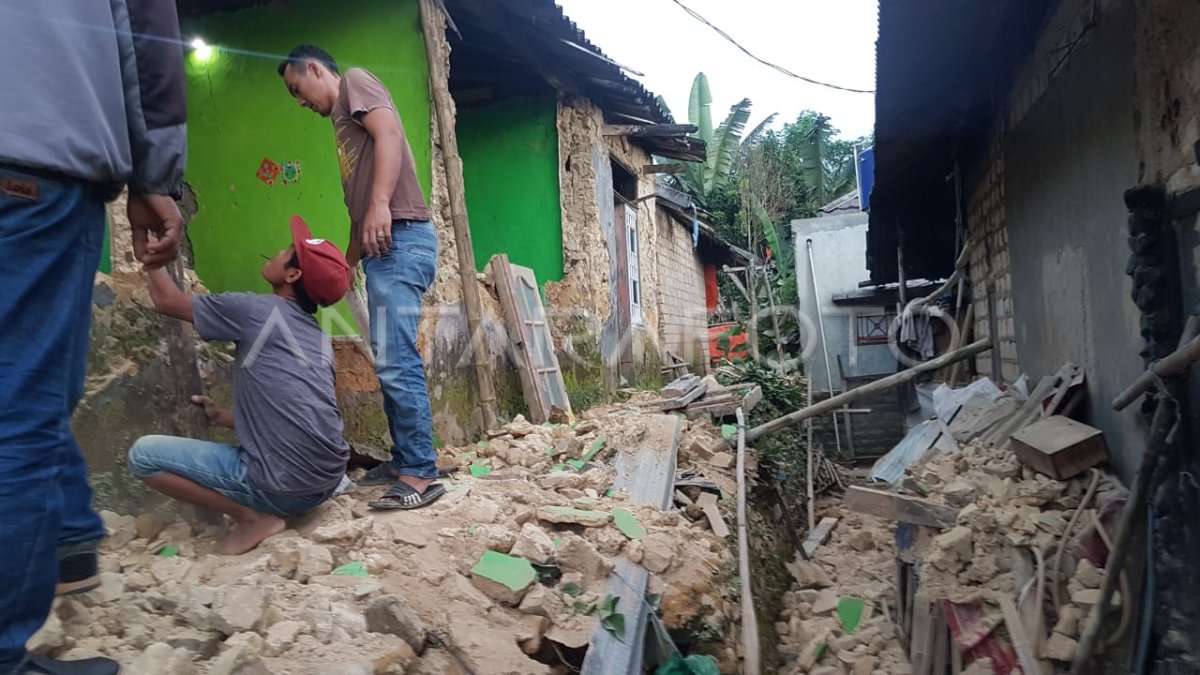 DAMPAK GEMPA BUMI DI BOGOR | ANTARA Foto