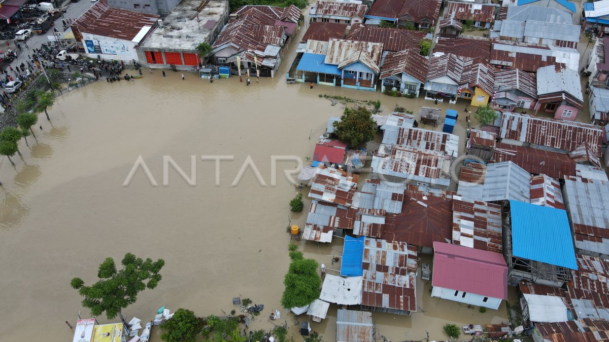 BANJIR AKIBAT LUAPAN SUNGAI PALU | ANTARA Foto