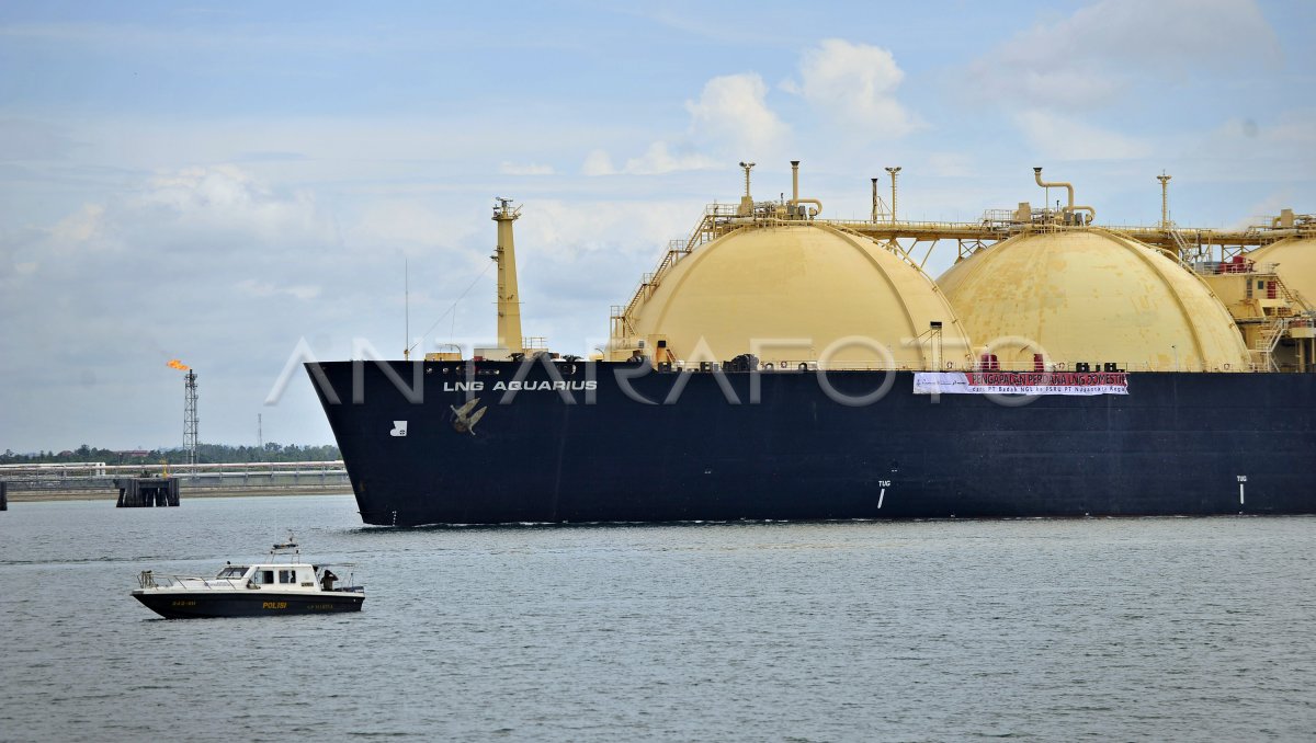 PENGKAPALAN PERDANA LNG | ANTARA Foto