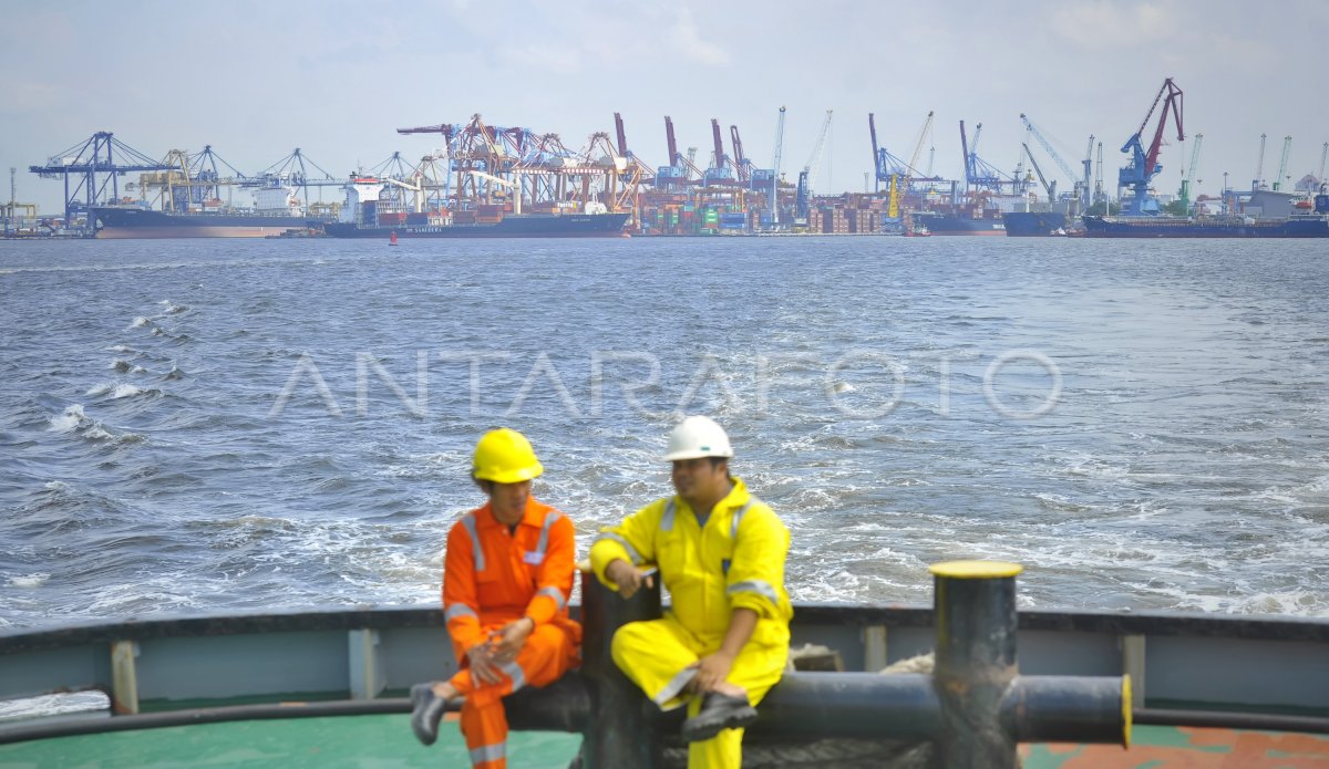 PROGRAM REVITALISASI PELABUHAN TANJUNG PRIOK | ANTARA Foto