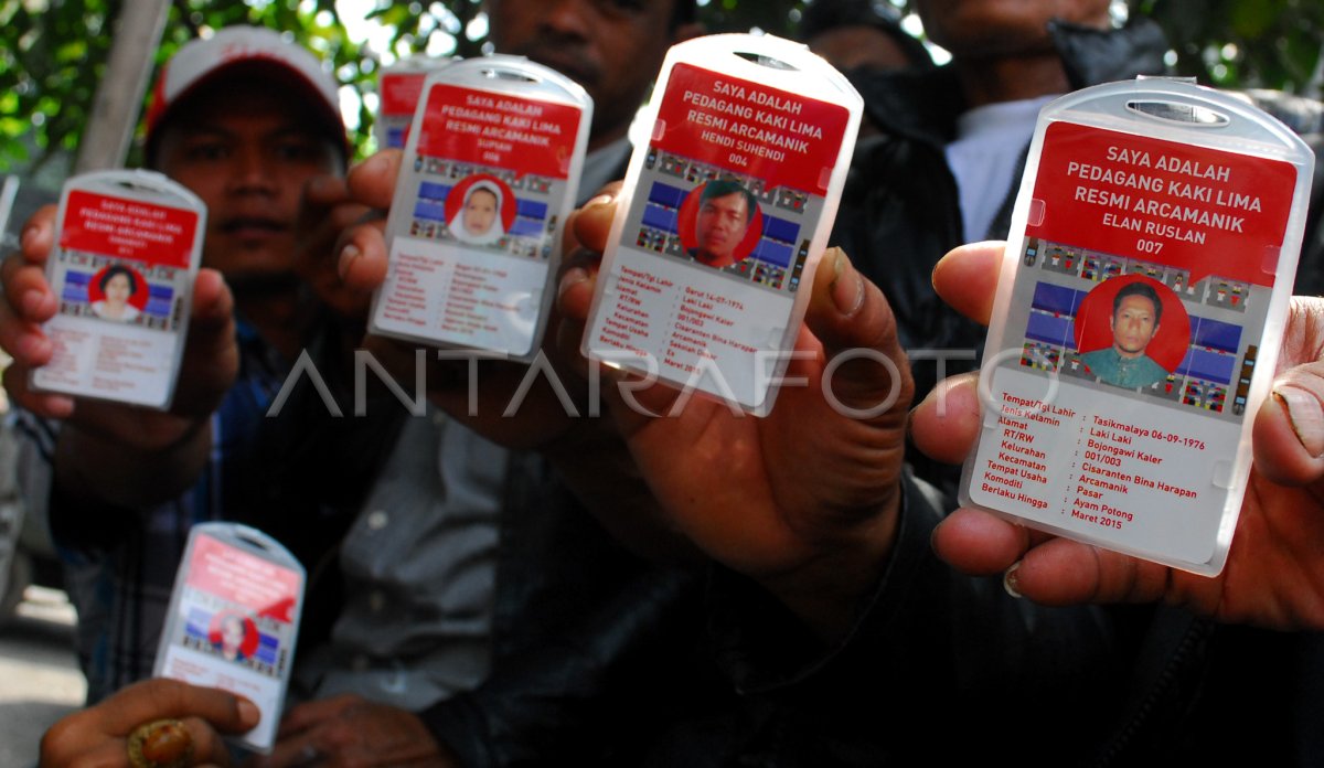 KARTU PKL | ANTARA Foto