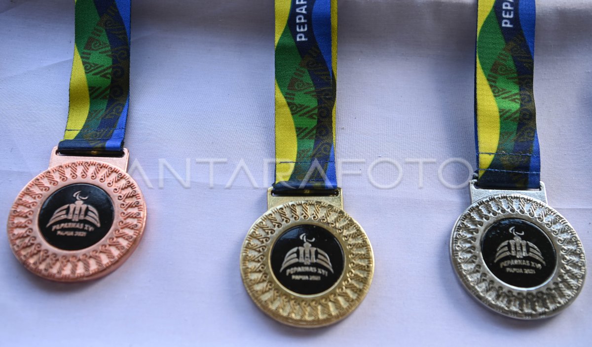MEDALI PEPARNAS PAPUA | ANTARA Foto