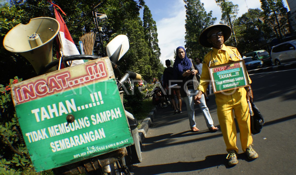 TIDAK BUANG SAMPAH SEMBARANGAN | ANTARA Foto TIDAK BUANG SAMPAH SEMBARANGAN | ANTARA Foto