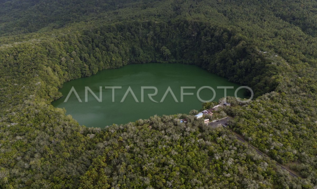 Pembenahan kawasan wisata Danau Tolire di Ternate | ANTARA Foto Pembenahan kawasan wisata Danau Tolire di Ternate | ANTARA Foto