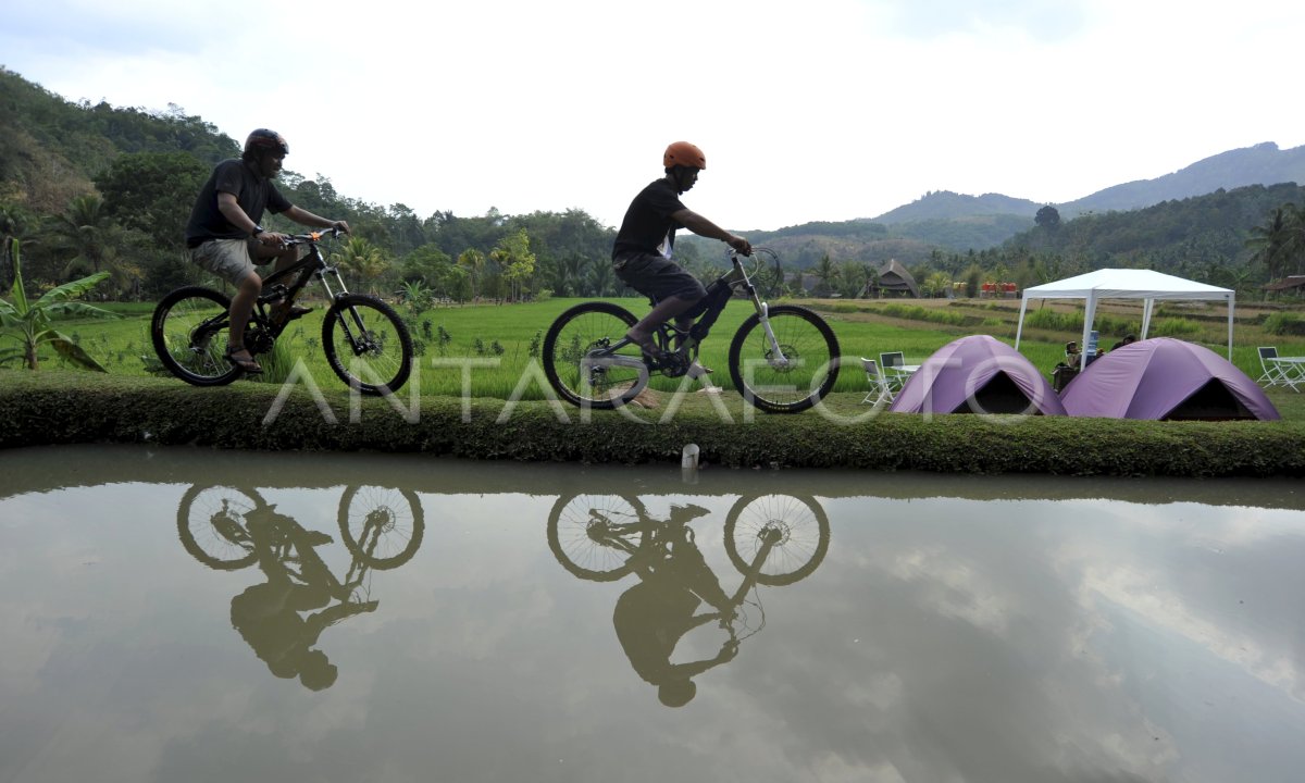 TREK SEPEDA ARUS LIAR | ANTARA Foto
