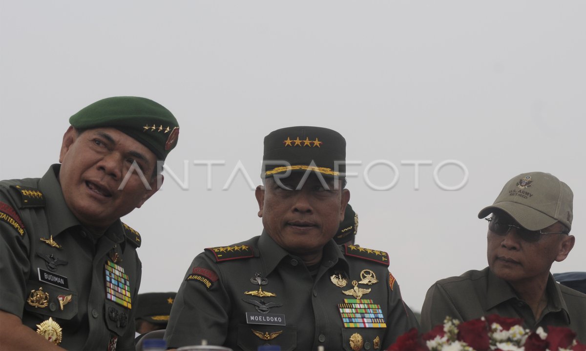 PAMERAN PERALATAN TEMPUR TNI AD | ANTARA Foto