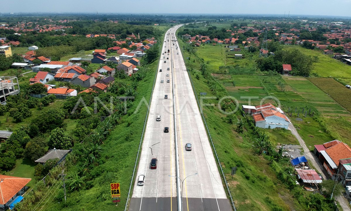 PUNCAK ARUS BALIK JALAN TOL | ANTARA Foto PUNCAK ARUS BALIK JALAN TOL | ANTARA Foto