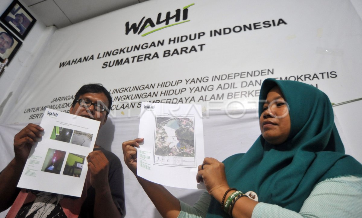 TAMBANG BATUBARA ANCAM PERMUKIMAN | ANTARA Foto TAMBANG BATUBARA ANCAM PERMUKIMAN | ANTARA Foto
