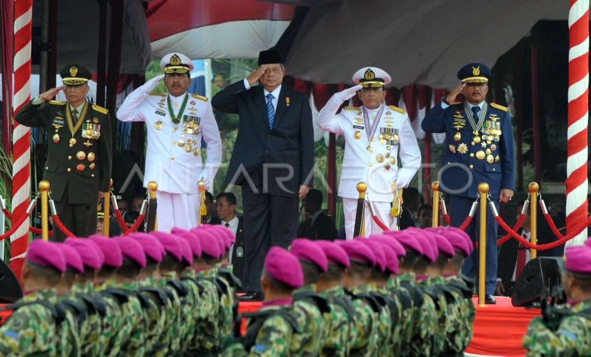 HADIRI HUT TNI | ANTARA Foto HADIRI HUT TNI | ANTARA Foto