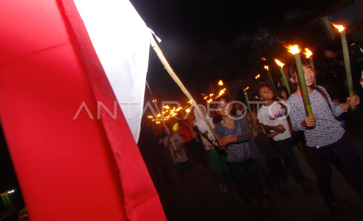 PAWAI OBOR SAMBUT KEMERDEKAAN PALU | ANTARA Foto PAWAI OBOR SAMBUT KEMERDEKAAN PALU | ANTARA Foto
