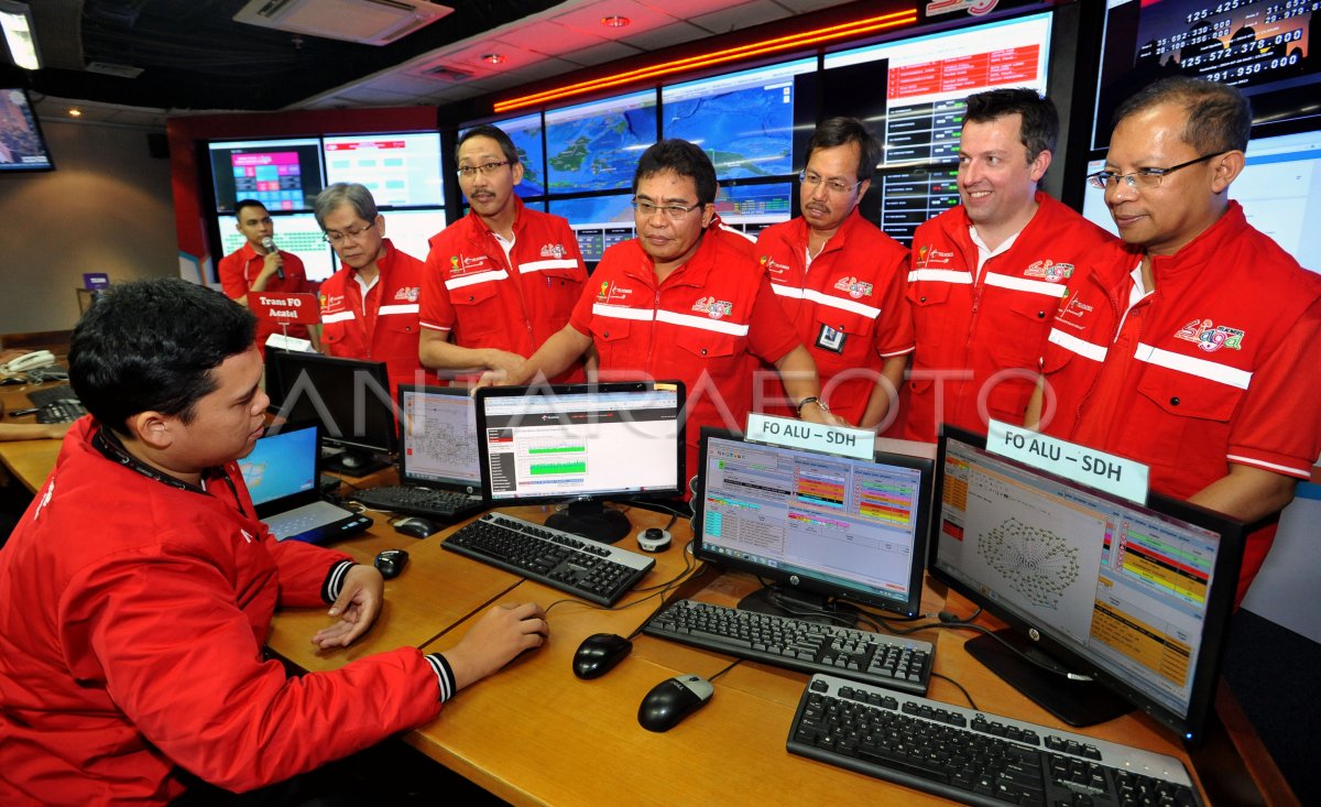 TELKOMSEL ANTISPASI LONJAKAN TRAFIK | ANTARA Foto TELKOMSEL ANTISPASI LONJAKAN TRAFIK | ANTARA Foto