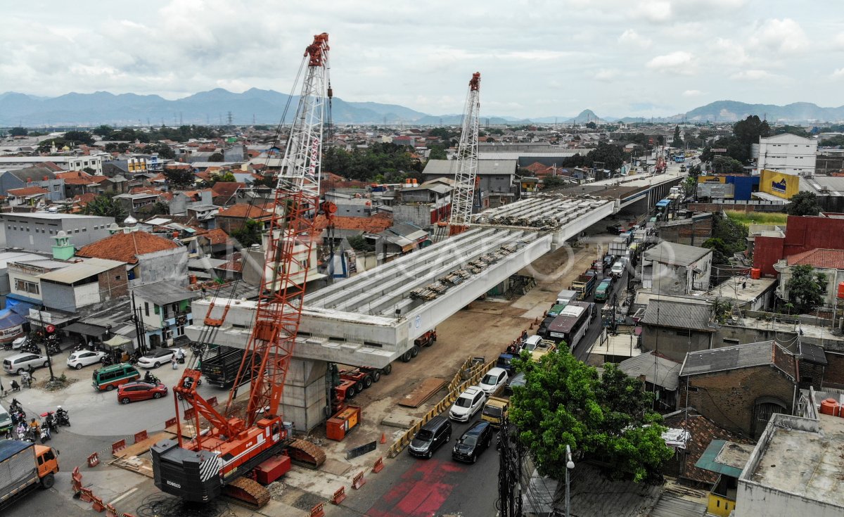 PEMBANGUNAN JEMBATAN LAYANG KOPO | ANTARA Foto PEMBANGUNAN JEMBATAN LAYANG KOPO | ANTARA Foto