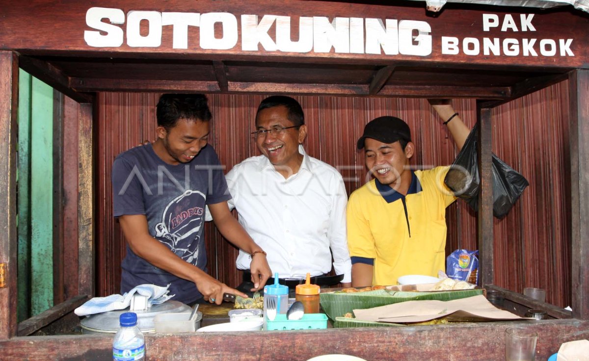 Kunjungi Pedagang Kecil Antara Foto
