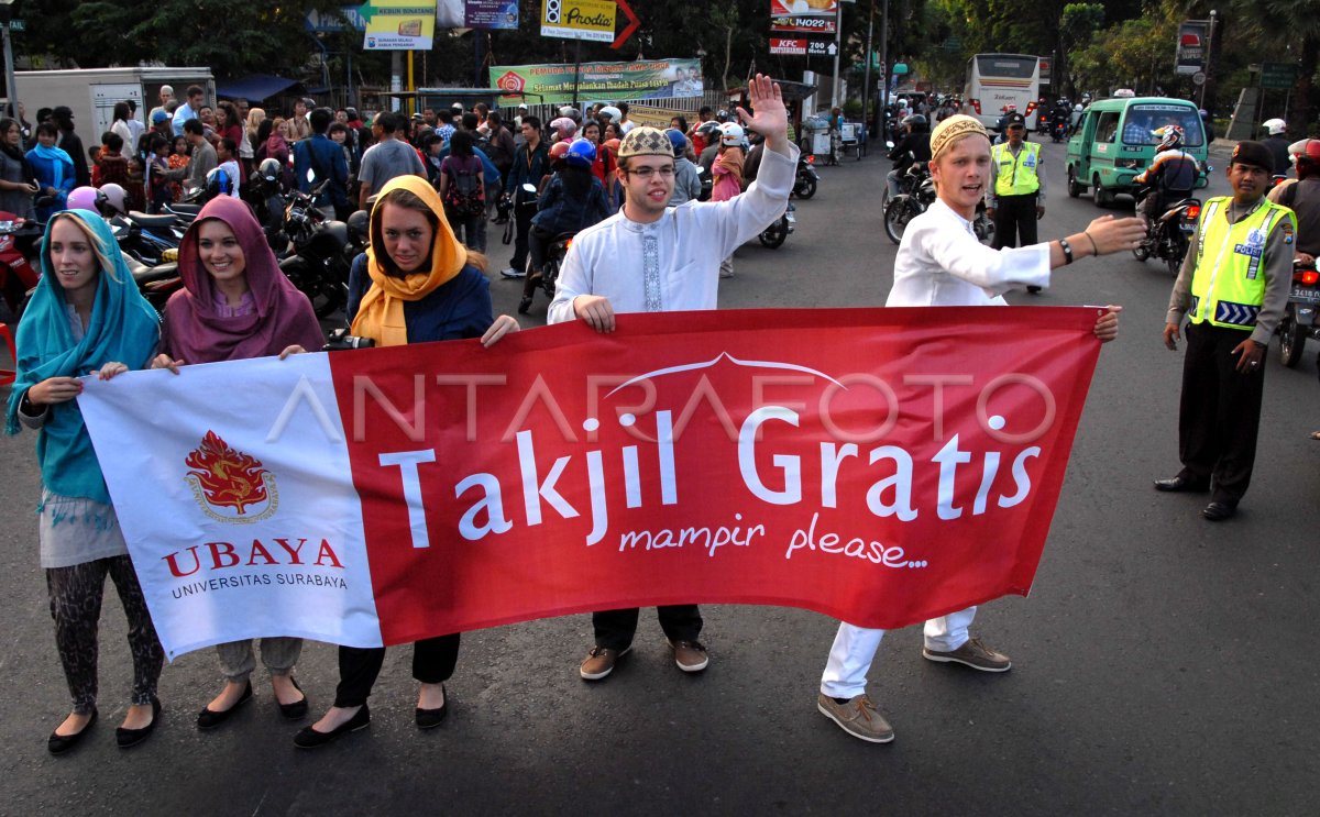 TAKJIL PERSAUDARAAN | ANTARA Foto TAKJIL PERSAUDARAAN | ANTARA Foto
