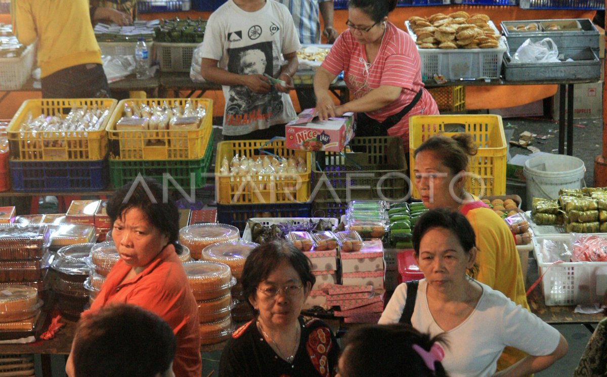 PASAR KUE SUBUH | ANTARA Foto PASAR KUE SUBUH | ANTARA Foto