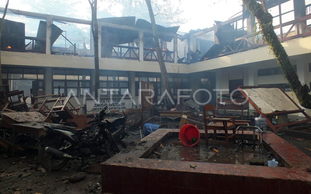 BENTROK MAHASISWA UNSRAT | ANTARA Foto BENTROK MAHASISWA UNSRAT | ANTARA Foto