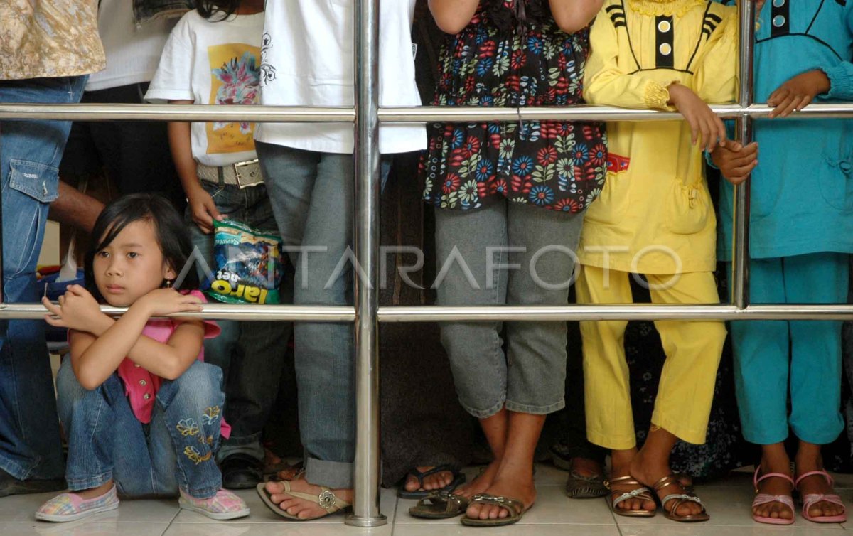 MENANTI KEDATANGAN | ANTARA Foto MENANTI KEDATANGAN | ANTARA Foto