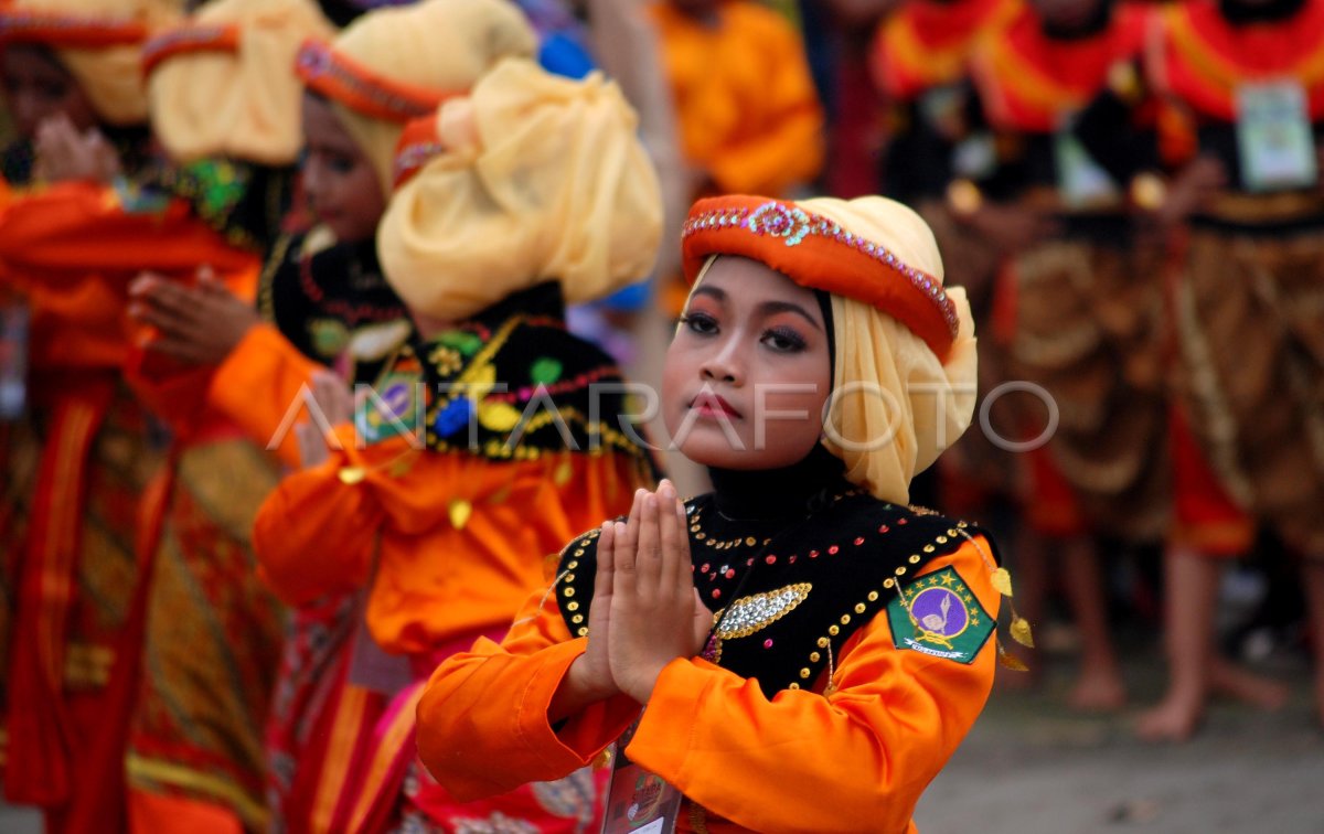 LOMBA TARI TRADISIONAL | ANTARA Foto