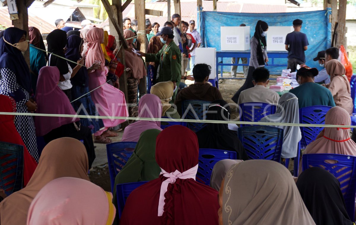 PILKADES SERENTAK DI MAMUJU | ANTARA Foto PILKADES SERENTAK DI MAMUJU | ANTARA Foto