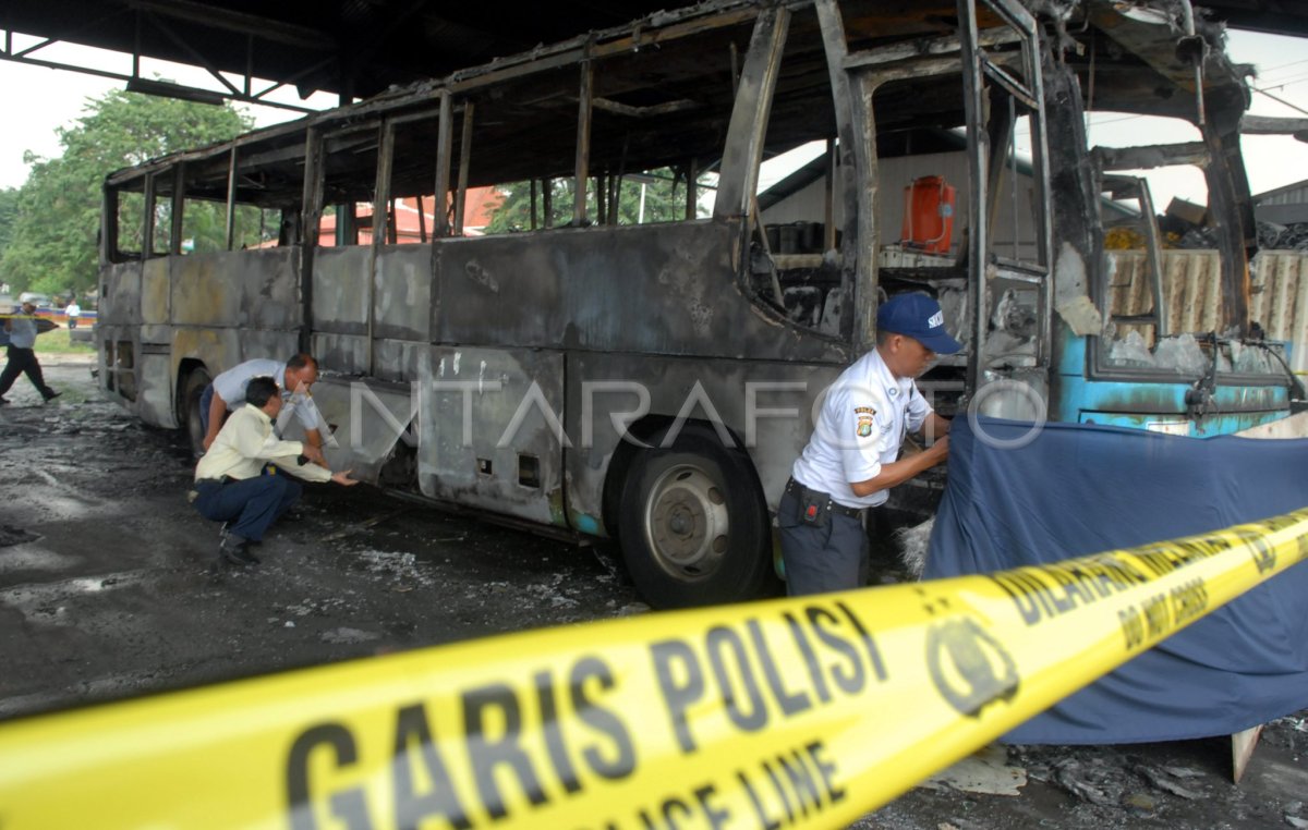 SAKSI KKP. | ANTARA Foto