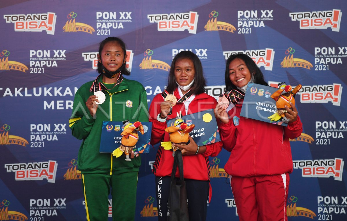 ASTARI RAIH MEDALI EMAS LAYAR TECHNO 293 PUTRI PON PAPUA | ANTARA Foto