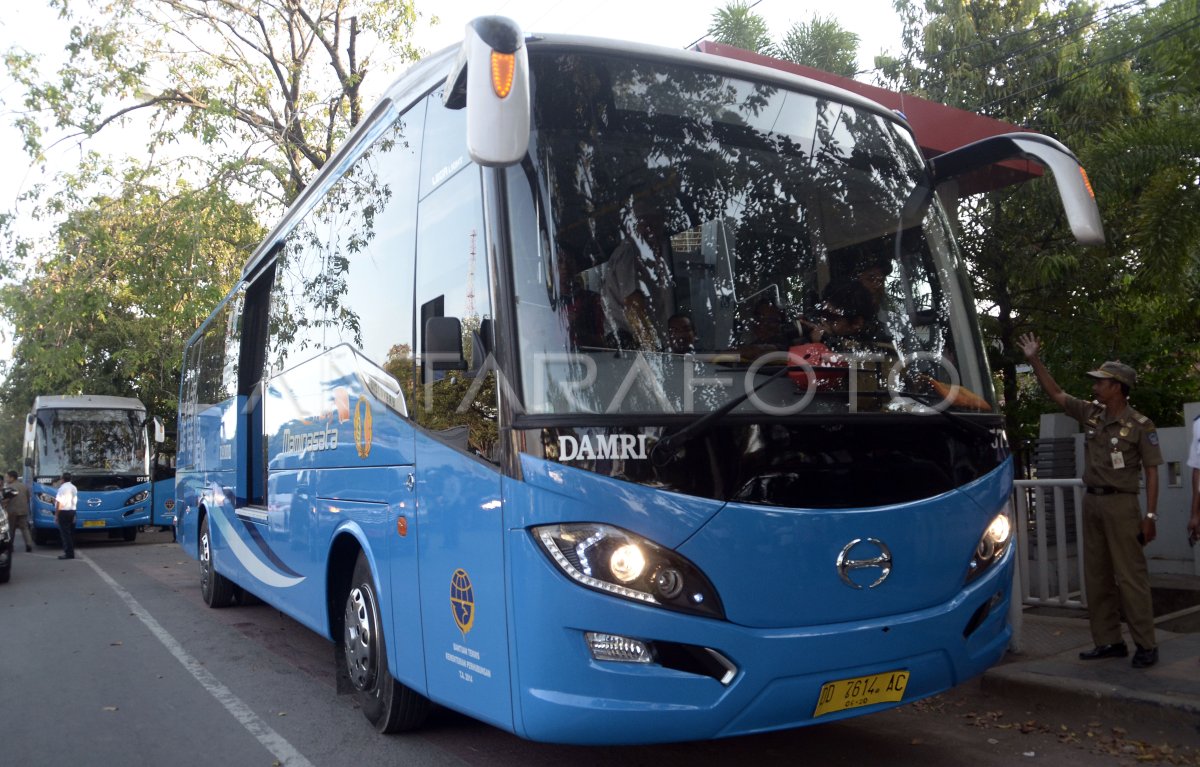 BRT MAKASSAR RESMI BEROPERASI | ANTARA Foto BRT MAKASSAR RESMI BEROPERASI | ANTARA Foto