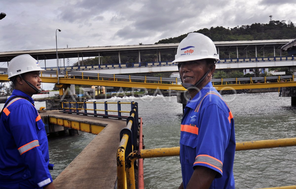 MERAK BANGUN DERMAGA 7 MERAK | ANTARA Foto