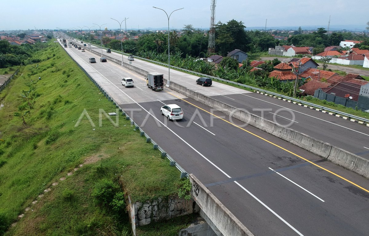 JALAN TOL PEJAGAN PEMALANG RAMAI LANCAR | ANTARA Foto