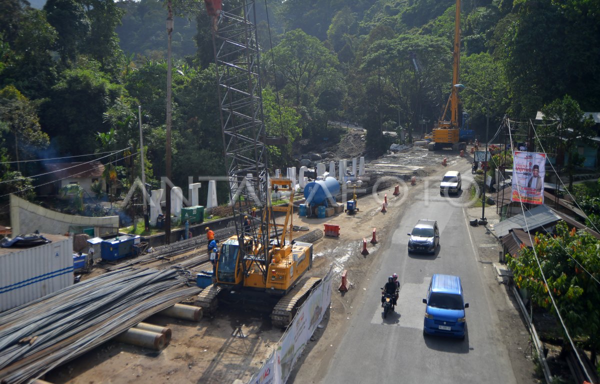 Realisasi perbaikan jalan nasional di Lembah Anai | ANTARA Foto
