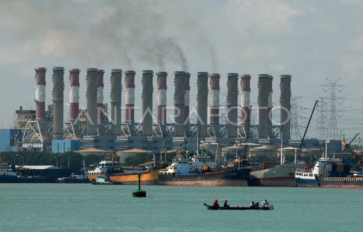 PLTU GRESIK. | ANTARA Foto