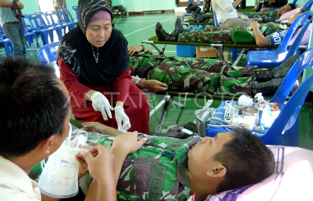 DONOR DARAH TNI | ANTARA Foto