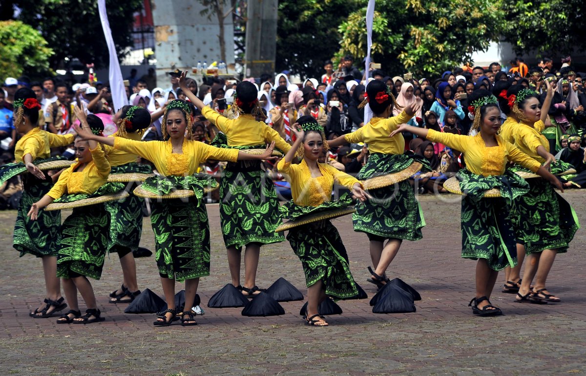 TARI AYO BERTANI | ANTARA Foto TARI AYO BERTANI | ANTARA Foto