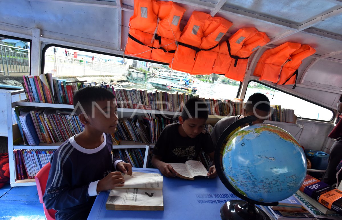 KAPAL BELAJAR DI DANAU TOBA | ANTARA Foto