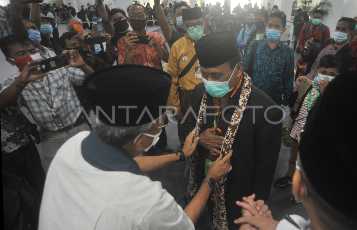 KEDATANGAN PESERTA MTQ NASIONAL | ANTARA Foto KEDATANGAN PESERTA MTQ NASIONAL | ANTARA Foto