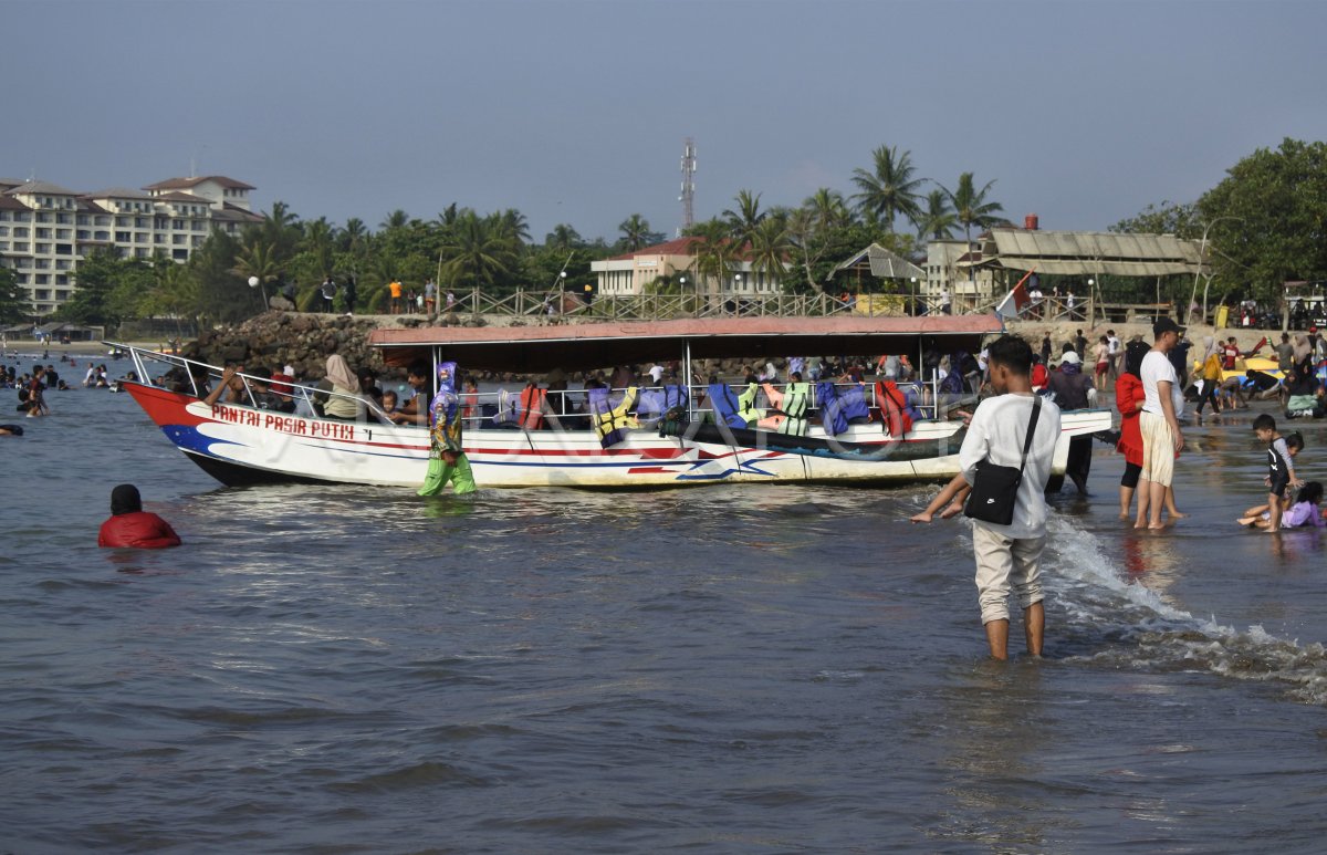 WISATA PANTAI ANYER KEMBALI RAMAI | ANTARA Foto
