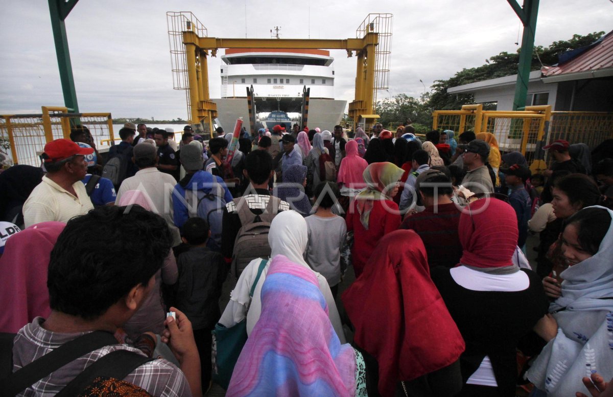 WISATAWAN MENUJU PULAU SABANG | ANTARA Foto