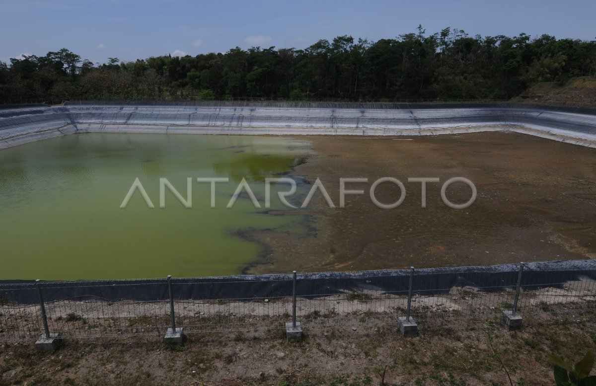 EMBUNG MUSUK II MULAI MENYUSUT | ANTARA Foto