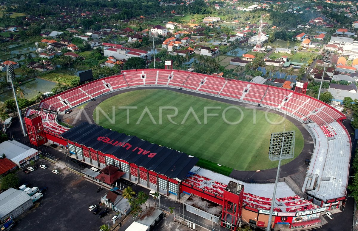 PERSIAPAN STADION KAPTEN I WAYAN DIPTA | ANTARA Foto PERSIAPAN STADION KAPTEN I WAYAN DIPTA | ANTARA Foto
