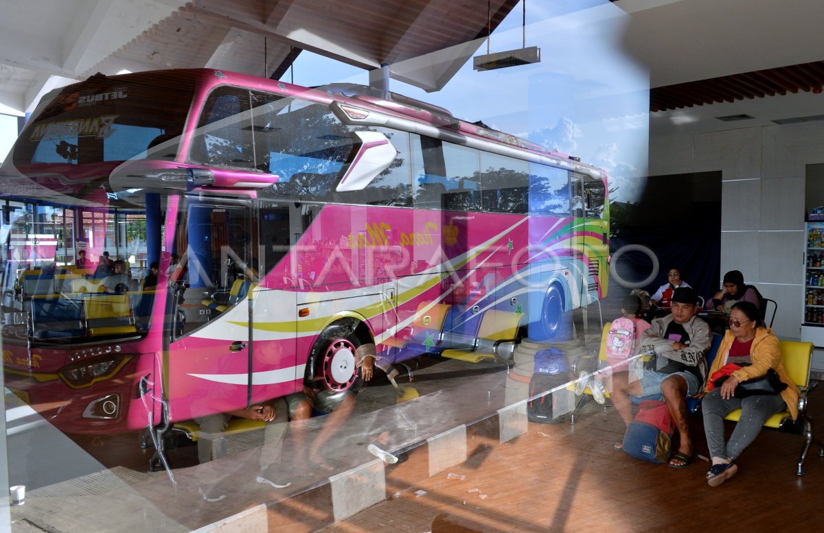 KESIAPAN BUS ANGKUTAN LEBARAN DI TERMINAL MENGWI | ANTARA Foto