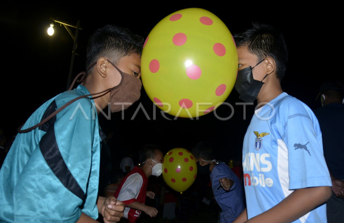 PERLOMBAAN SAMBUT HUT RI DENGAN MENGGUNAKAN MASKER | ANTARA Foto PERLOMBAAN SAMBUT HUT RI DENGAN MENGGUNAKAN MASKER | ANTARA Foto